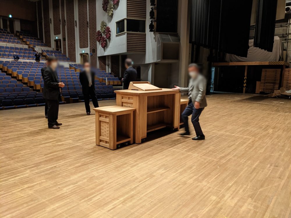 江別市の市民会館のオーダー演台製作しました。 | moonlit-studio〜手作り家具屋さん〜